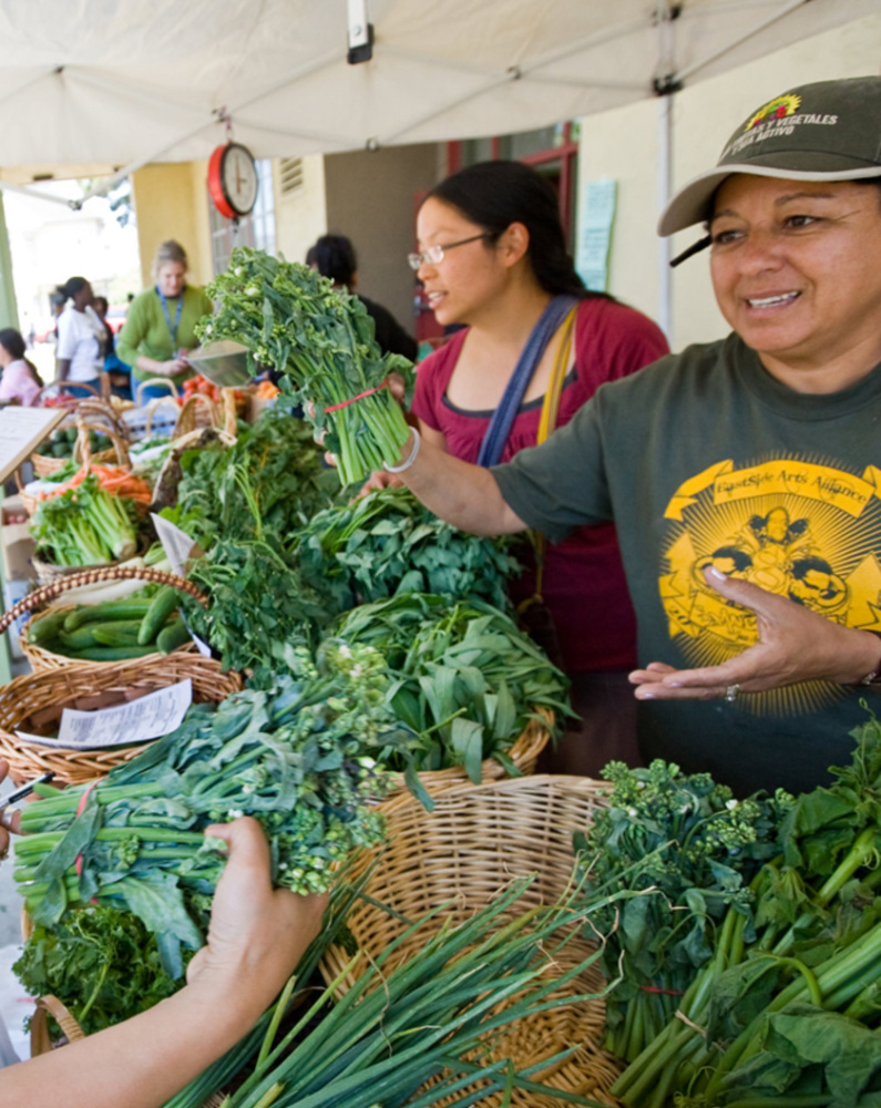 Farmers Market Food Navigators Help Low-Income Shoppers Eat More ...